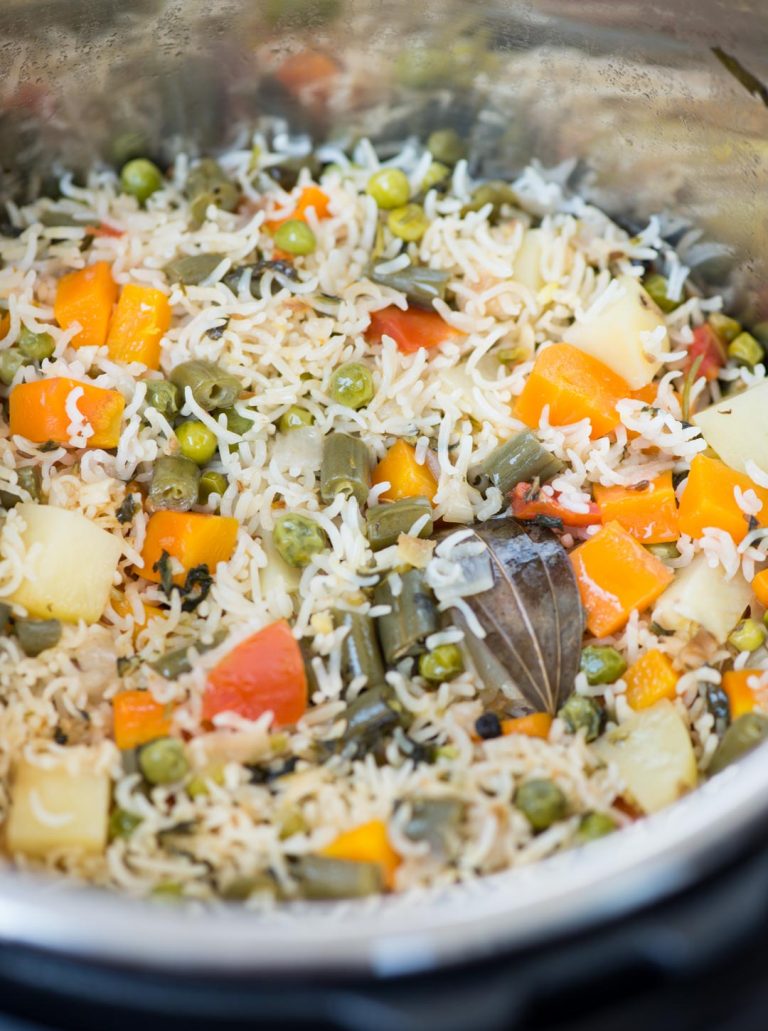 Easy Veg Pulao Recipe - The flavours of kitchen