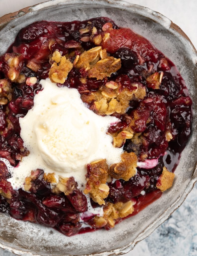 Mixed Berry Crisp - The flavours of kitchen